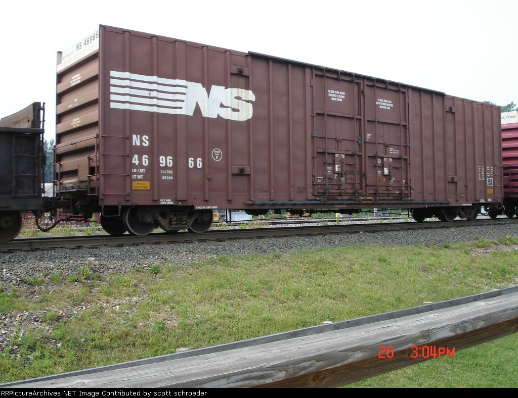 NS 469666 Boxcar EB